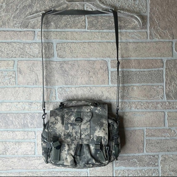 U.S. Army | Bags | Army Digital Camoflauge First Aid General Carrying ...